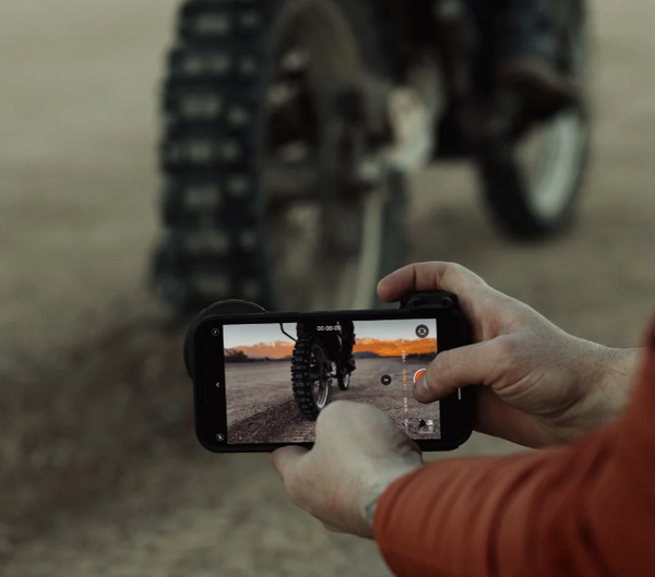 Polarizer Filter for the iPhone 15 to reduce reflections and enhance ...